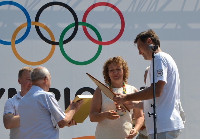 Alexander Gazov and Tatsiana Ledovskaya were awarded honorary certificates